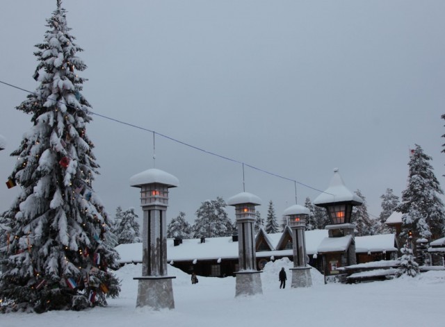 Zdjęcia: Rovaniemi, Laponia, Latarnie na linii Koła Polarnego, FINLANDIA