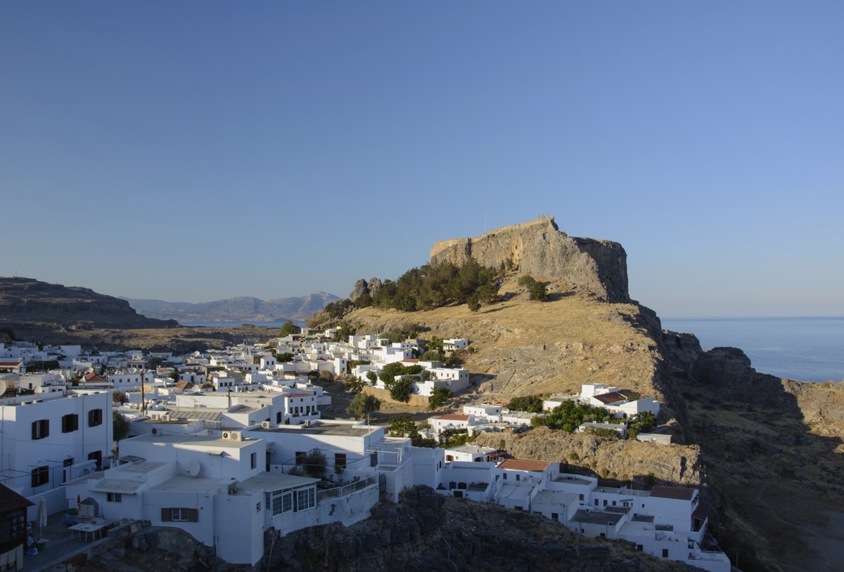 Zdjęcia: Lindos (widok na akropol i miasteczko), Rodos (Wyspy Egejskie ...