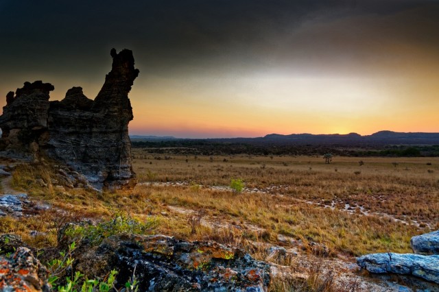 Zdjęcia: Isalo National Park, Ranohira, Po zachodzie słońca, MADAGASKAR