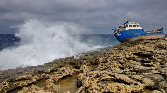 Zdjęcia: Qawra Point Beach, Qawra, zły kurs..., MALTA