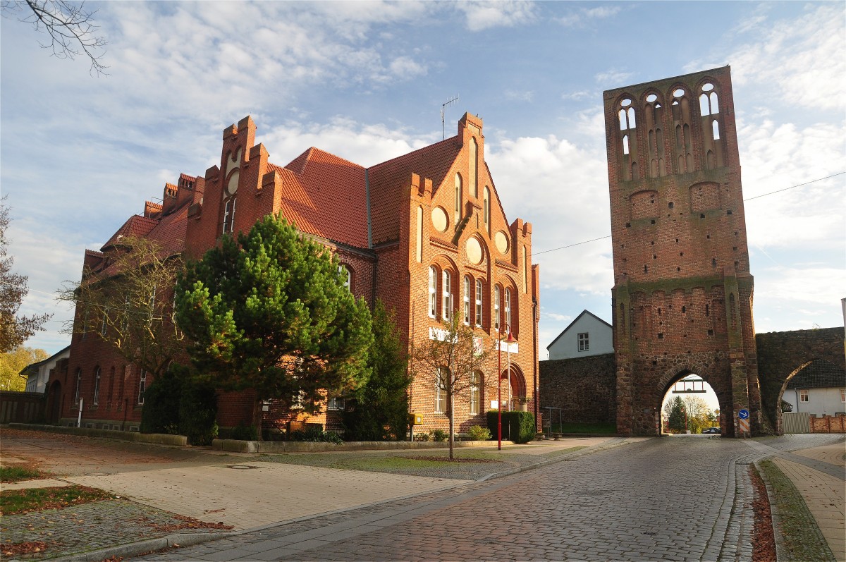 Zdjęcia: Gartz (Oder), Brandenburgia, Ratusz i Brama Szczecińska w ...