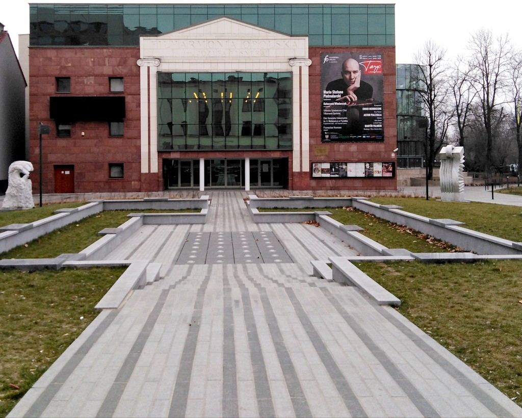 Zdjęcia: Opole, opolskie, Filharmonia z nową fontanną, POLSKA