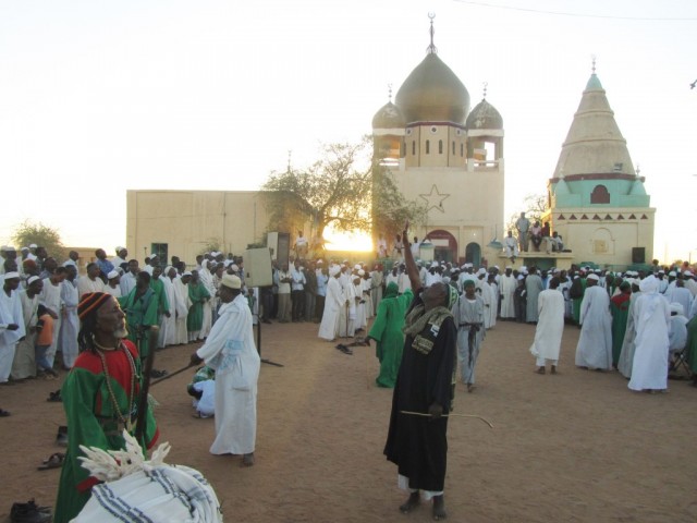 Zdjęcia: CHARTUM, AFRYKA, SUDAN - MARSZ DERWISZOW W STOLICY CHARTUM, SUDAN
