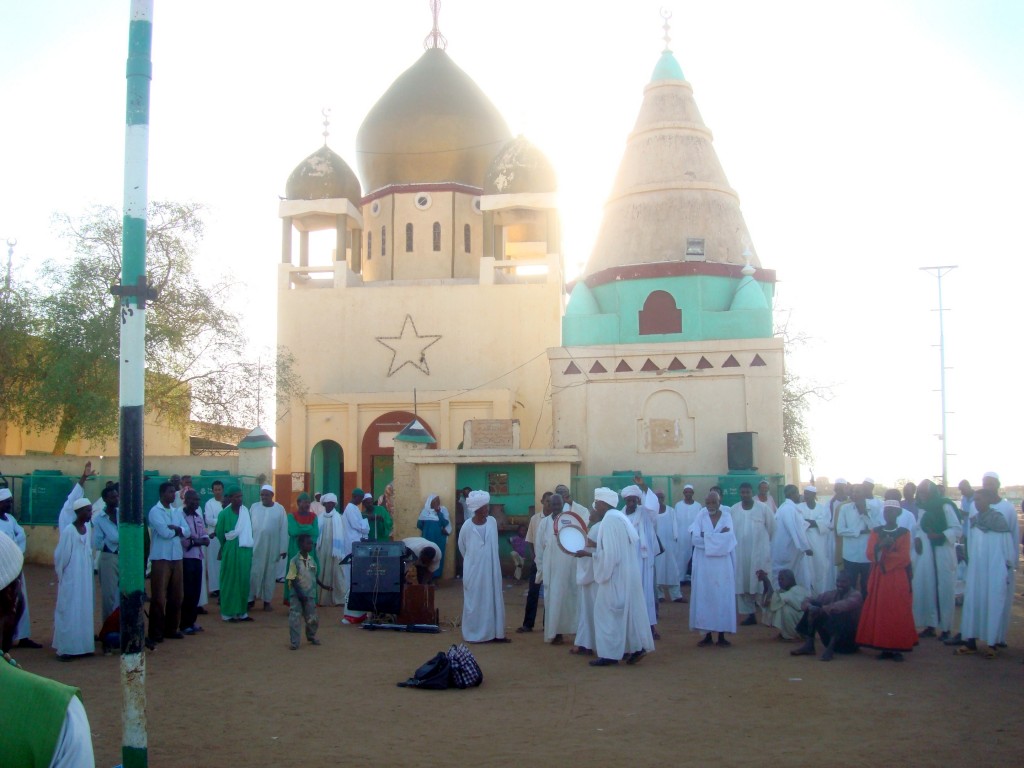 Zdjęcia: NA CMENTARZU POKAZ RELIGIJNEGO UNIESIENIA, AFRYKA, SUDAN ...
